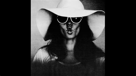 Брад Пит разпространи интимни снимки на Анджелина Nova Bg