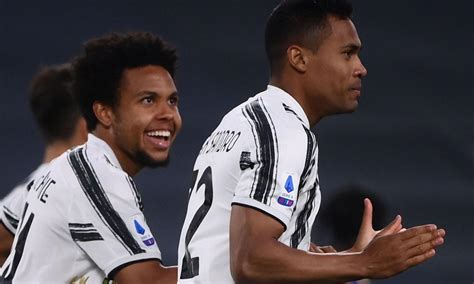 Juve Sfida In Allenamento Tra Alex Sandro E McKennie VIDEO Champions League Calciomercato