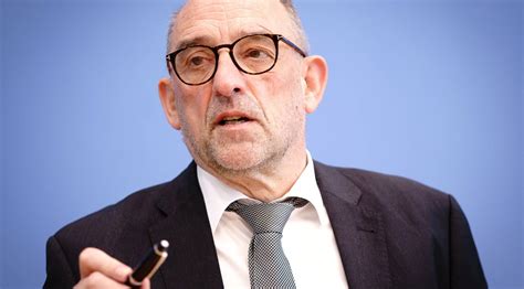 Detlef Scheele Der Arbeitsmarkt Ist Erstaunlich Robust Im Interview