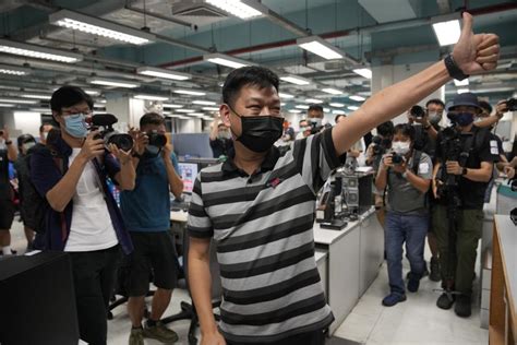 Hong Kong Police Arrest Former Apple Daily Senior Editor My Vue News