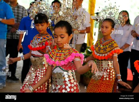 Sarawak Native Iban Teenager Girls In Traditional Costume Traditional