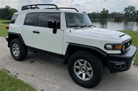 No Reserve 27k Mile 2014 Toyota Fj Cruiser For Sale On Bat Auctions Sold For 44000 On