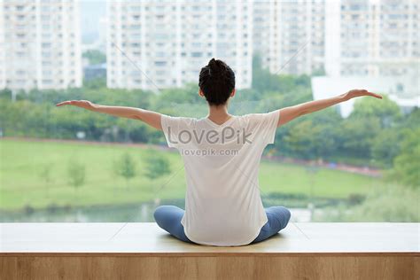 요가를하는 여성 집 사진 무료 다운로드 Lovepik