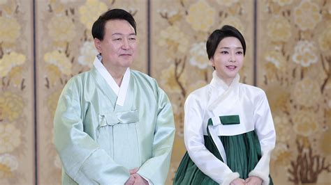 정치 尹 부부 명절 희망 나누길어려운 이웃 챙길 것 Ytn
