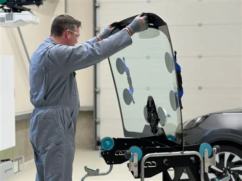 Introducing The Sekurfit™ Ergonomic Fitting Table Revolutionizing Windscreen Fitting Globe Parts
