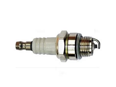 Metal And Plastic Powerbilt Chainsaw Spark Plug For Wood Working Size Dimension At Rs