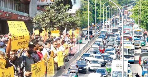 කොළඹ කොටුවේ දැඩි රථ වාහන තදබදයක් අරුණ