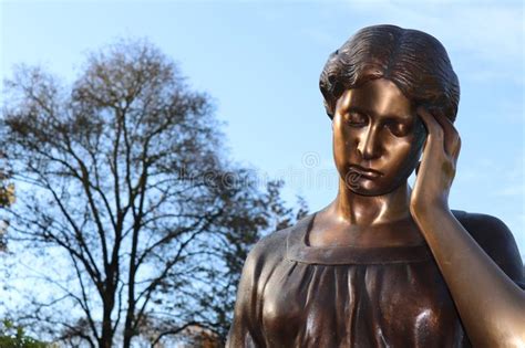 Statua Rze Ba Zabytek Drzewo Obraz Obraz 111111094