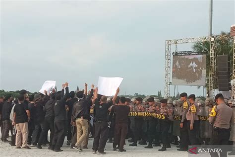 KPU Gelar Simulasi Pengamanan Demonstrasi Di Kantor KPU ANTARA News