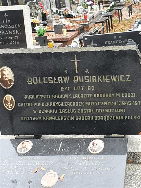 Znicze Na Grobach Dziennikarzy Stowarzyszenie Dziennikarzy Rzeczpospolitej Polskiej