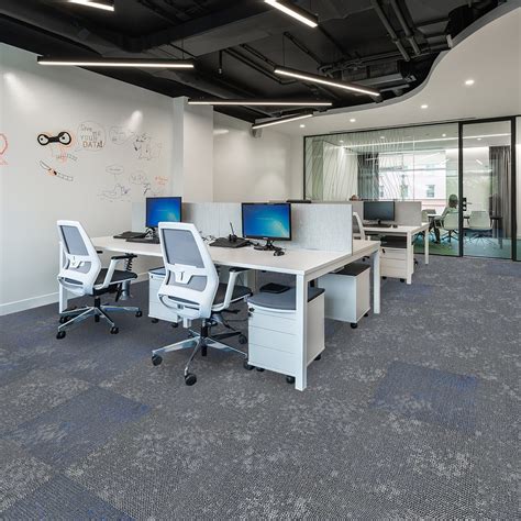 Loop Pile Tufted Carpet Tiles With Soft Non Woven Backing For