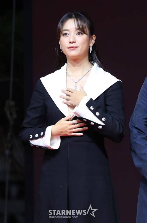 한효주 무빙 고3 엄마 역할 서운해하는 남자 팬들도[28회 Biff] 스타뉴스