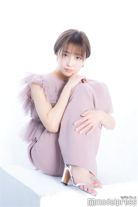 画像1221 渡邊渚、ノースリーブ姿で 満面の笑み” 素肌際立つオフショット公開 モデルプレス