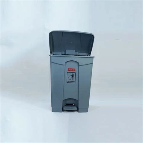 Glossy Finish Plastic 68l Gray Garbage Bin With Pedal For Hospital