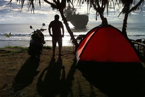 Serunya Camping Dengan Suasana Pantai Di Obyek Wisata Pantai Madasari