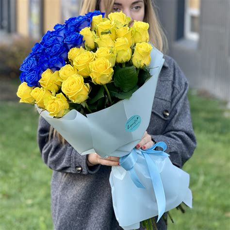 Патриотический букет Украина Флаг Украины цветы Киев