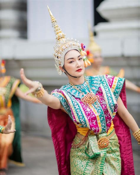 แพนเค้ก เขมนิจ ชุดนางรำ งดงามอย่างไทย สวยสะกดใจ ดุจนางในวรรณคดี