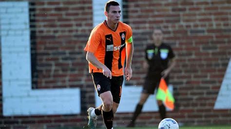 Екс футболіст Шахтаря який втік з України отримав російське громадянство і став гравцем Другої