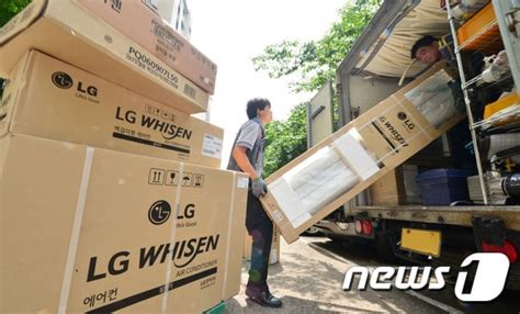 에어컨 배송 바쁘다 바뻐 뉴스1