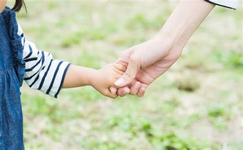 手をつないで外出はいつまで 小・中学生のリアル｜ベネッセ教育情報サイト