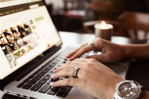 Close Laptop Lifestyles Computer Babe Adult Females Macbook People Business MacBook