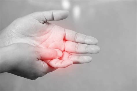 La Douleur Au Poignet Est L un Des Symptômes Qui Peuvent Indiquer De Nombreuses Maladies