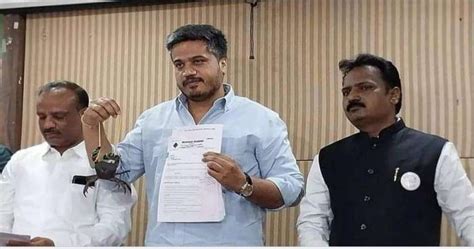 Peta Seeks Action Against Mla Rohit Pawar For Dangling Crab At Presser