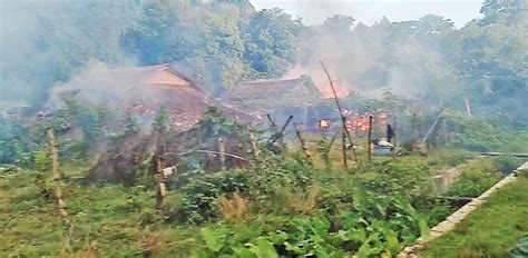 မောင်တောမြို့နယ်၊ ဖားဝပ်ချောင်းကျေးရွာအတွင်းရှိ နေအိမ်များအား Aa အဖွဲ့က မီးရှို့ဖျက်ဆီးခဲ့