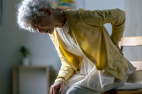 女性ホルモンの減少が影響する「血管」と「骨」の不調 予防のためには若いうちから“貯筋”と“貯骨”が大切｜newsポストセブン