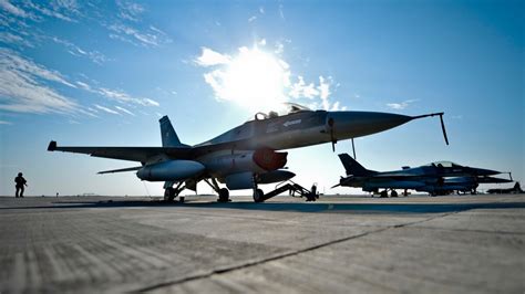 Украина бара Ф 16 Бајден ги отфрли ваквите барања