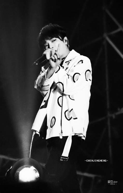 170426 飯拍黑白系列華晨宇 人間極品360°無死角帥 每日頭條