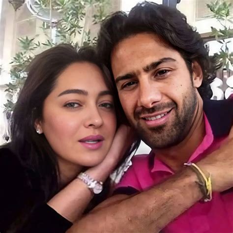 حاشیه بازیگران ‎ ‎نیکی کریمی عزیز در کنار فرهاد مجیدی در شهر استانبول