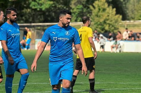 Davaria Mustapha Führt Sich Richtig Ein