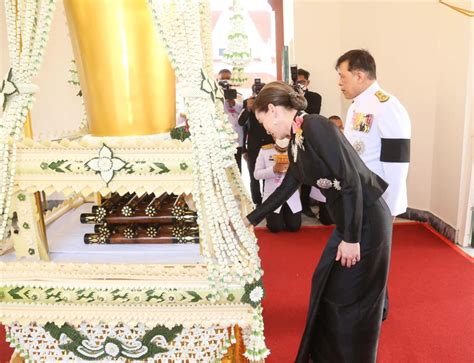 Photo Gallery ในหลวง พระราชินี พระราชทานเพลิงศพ พลเรือเอก หม่อมเจ้าปุสา