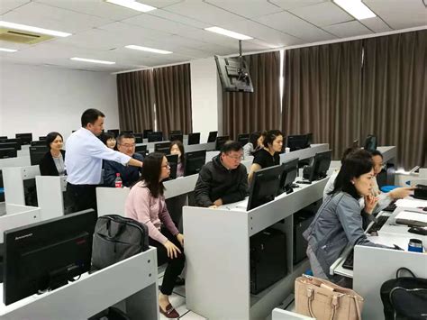 商学院开展商科跨专业综合实训课程师资培训活动
