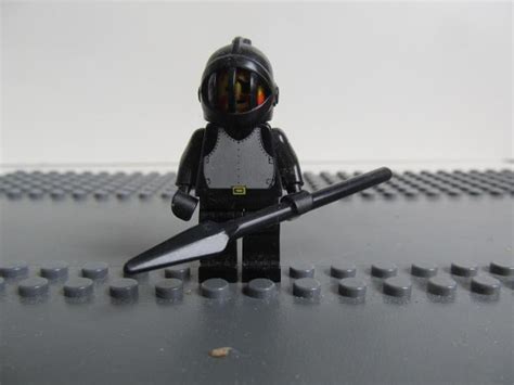 Lego figurka minifigurka RYTÍŘ CASTLE zbran Aukro