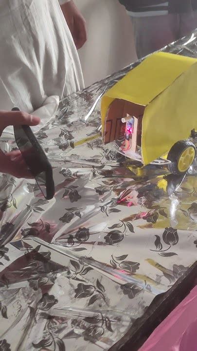 Light Following Robot Using Arduino Experiment Arduino Robotkit Youtube