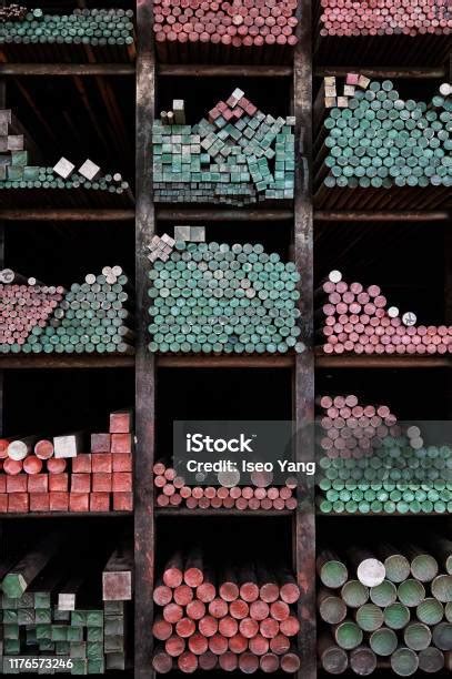 제철소의 다양한 파이프 강철에 대한 스톡 사진 및 기타 이미지 강철 건축하기 관 튜브 Istock