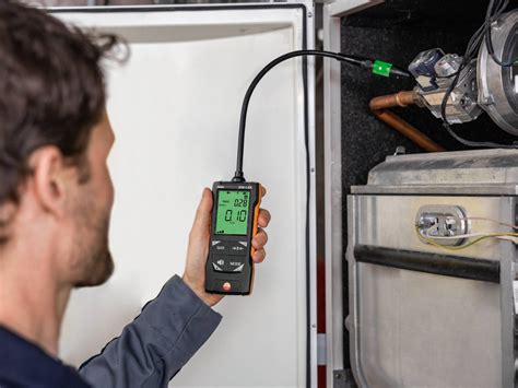 How To Use A Combustion Leak Tester