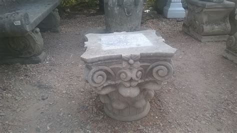 Capitello Corinzio Scolpito A Mano In Pietra Calcarea