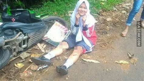 10 Potret Orang Kecelakaan Saat Naik Motor Ada Yang Pose Di Jalanan Hot Liputan6 Com