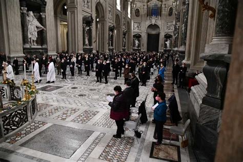 Le peuple de Sant Egidio fête son 54e anniversaire images de la