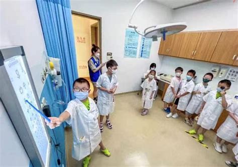 助力健康，探索成长！这个 小小医生体验营”营造沉浸式职业体验