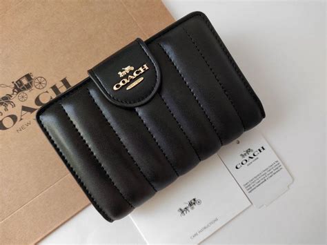 【新品】coach コーチ 二つ折り財布 ミニ財布 キルティング ブラック メルカリ
