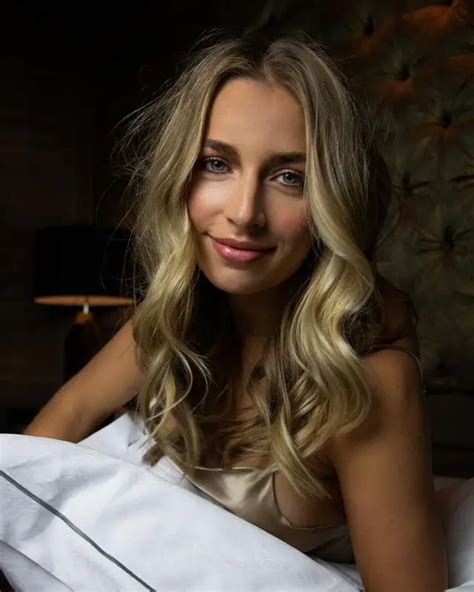 Shelly Sterk Scrolller