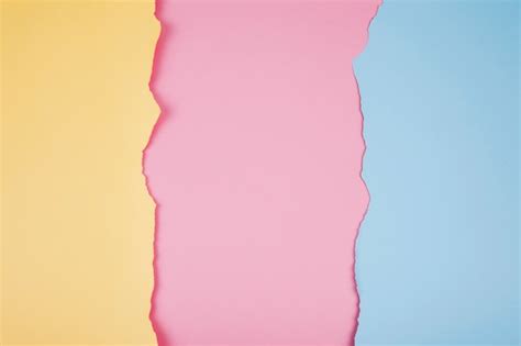 Розовая мягкая бумага с рваными краями Бесплатно Фото