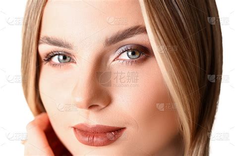 美丽的千禧女性肖像孤立