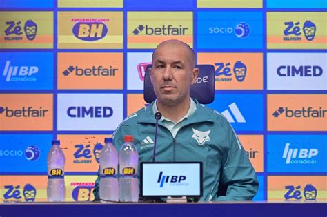 Novo Técnico Do Cruzeiro Leonardo Jardim é Apresentado Veja Os