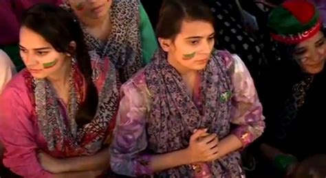 Girls In Pti Jalsa F 9 Park Islamabad 24 4 2016 Paki Mag