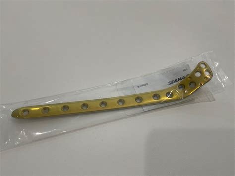 New SYNTHES 422 304 TI Proximal Tibia Liss Plate 9 Holes 220mm Right K0820 Disposables General